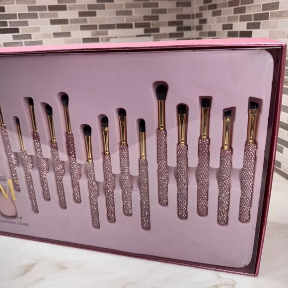Glitz & Glam | Makeup | Bnwt Glitz And Glam Viral 3 Piece Pink Bling ...